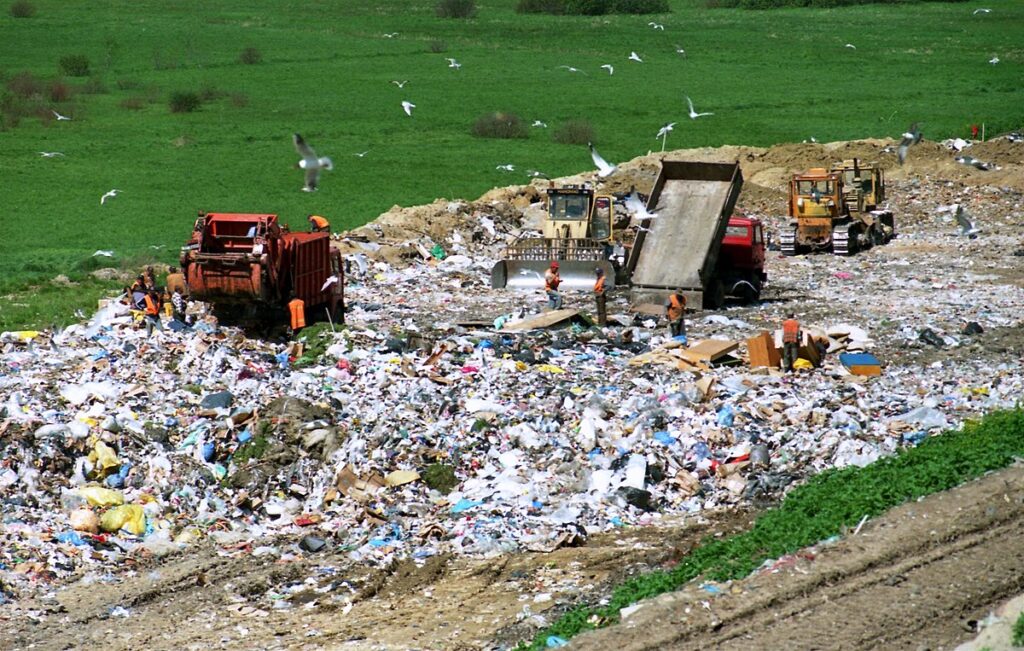 Smells from Waste Collection Trucks and Landfills – CEMAX Group